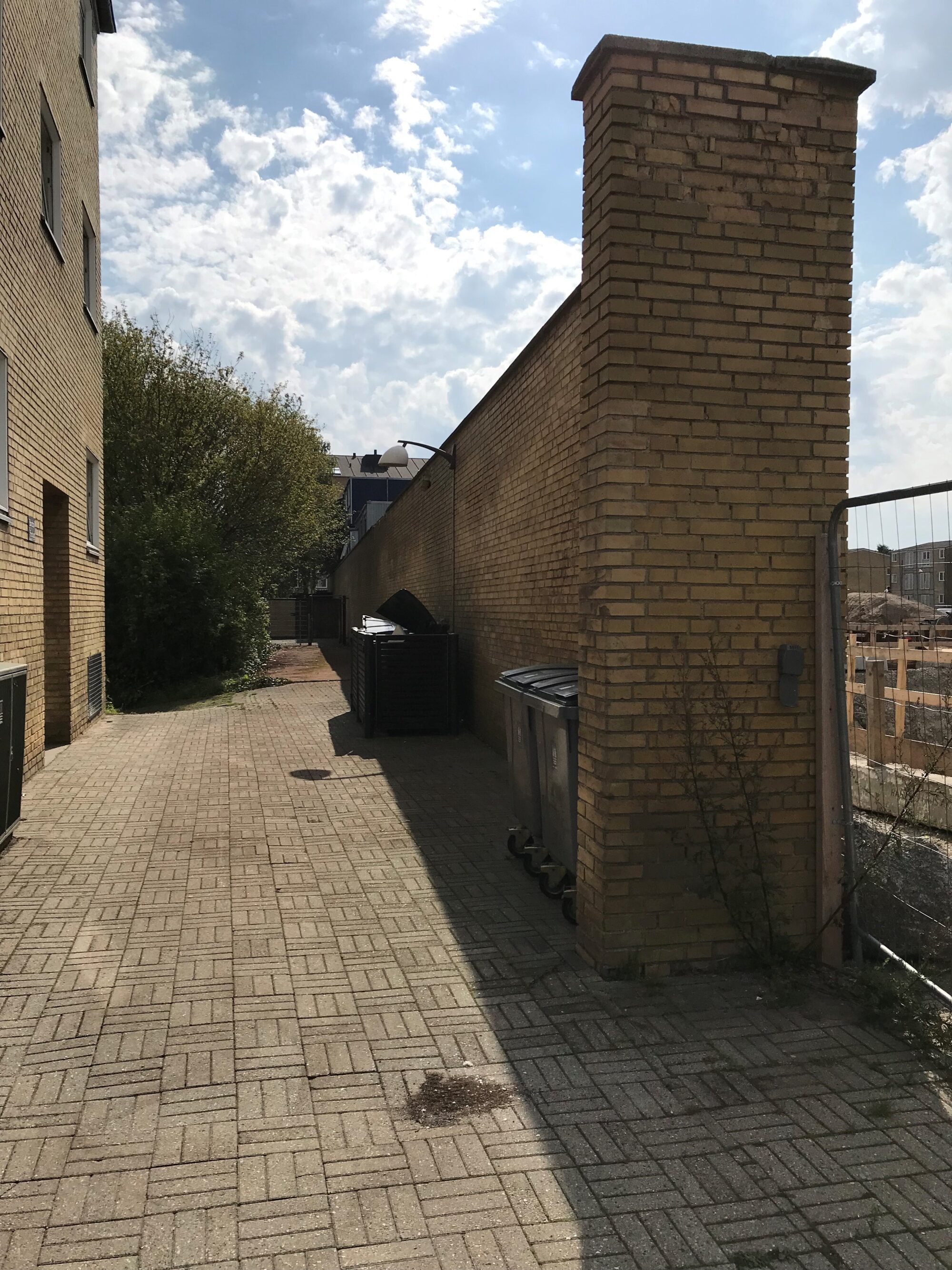 Del af mur rives ned 16. august – Tingbjerg